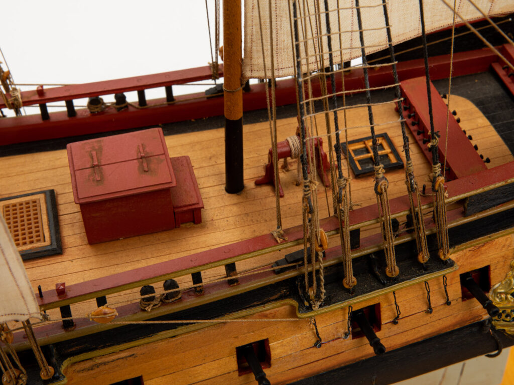La FLORE - Maquette de Bateau Déjà Montée - Mistral Maquettes