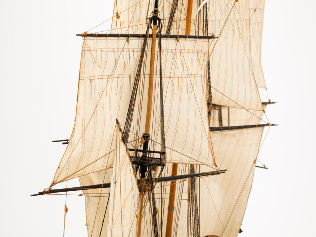 La FLORE - Maquette de Bateau Déjà Montée - Mistral Maquettes